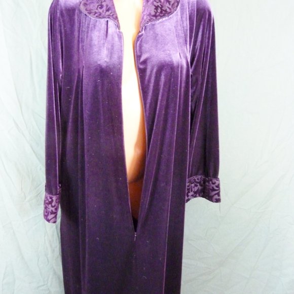 Adonna | Intimates & Sleepwear | Adonna Velvet Robe Housecoat Small ...
